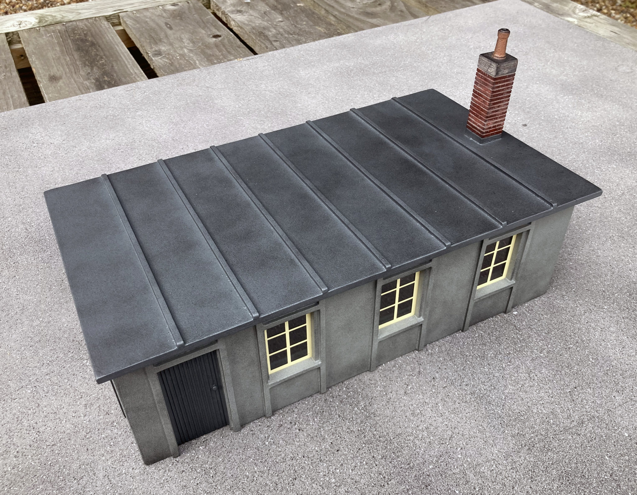GAUGE 3 Concrete Lineside Building (Flat Roof) – Brunel Models
