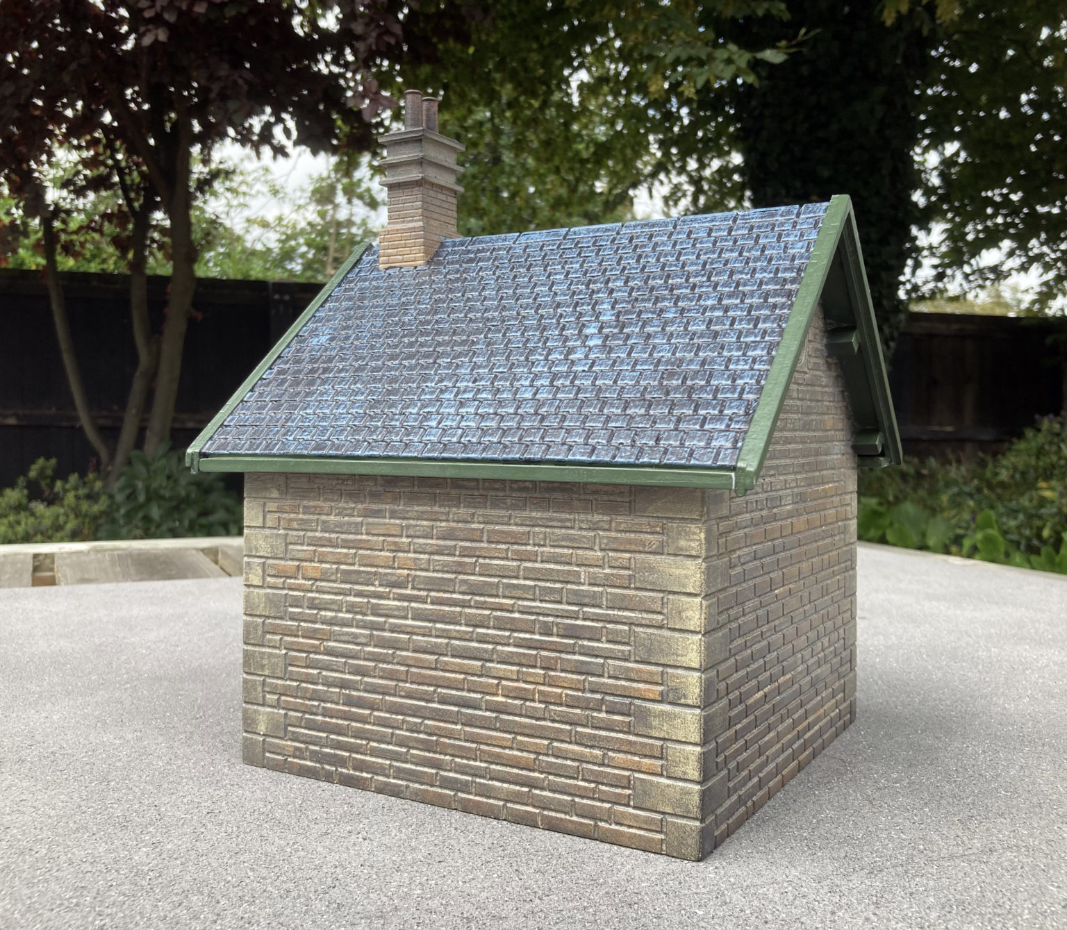 GAUGE 3 Stone Lineside Building (Pitched Roof) – Brunel Models